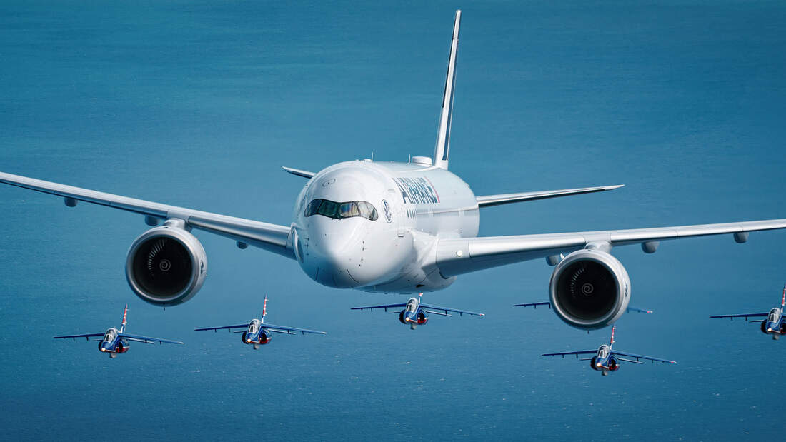 Spektakuläres Video: Airbus A350 fliegt mit Patrouille de France | FLUG ...