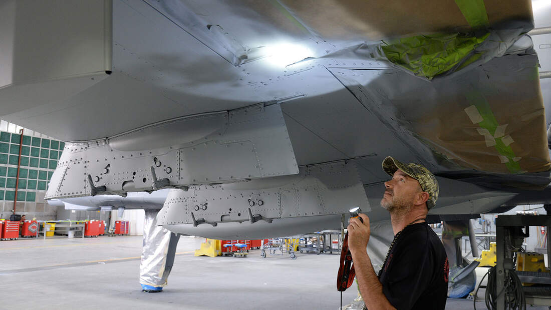 A-10 Thundebolt II erhält neue Tragflächen - FLUG REVUE