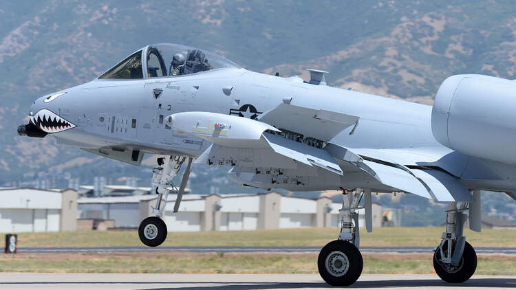 A-10 Thundebolt II erhält neue Tragflächen | FLUG REVUE