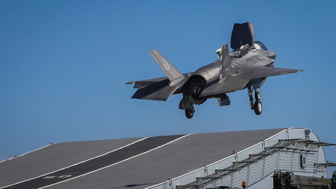 Lockheed F-35B landen auf Deck der HMS Queen Elizabeth - FLUG REVUE