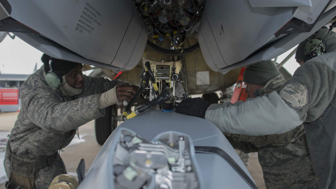 B-52 kann Lenkwaffen mit CRL schneller einsetzen | FLUG REVUE