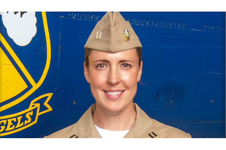 Erste Pilotin für das Kunstflugteam Blue Angels | FLUG REVUE