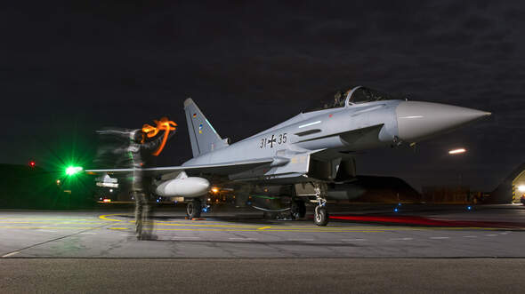 Luftkampf mit dem Eurofighter am pechschwarzen Himmel | FLUG REVUE