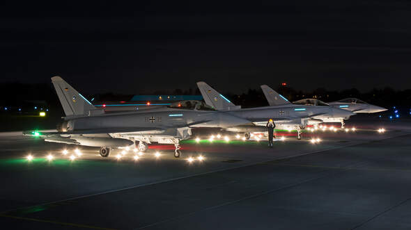 Luftkampf mit dem Eurofighter am pechschwarzen Himmel | FLUG REVUE