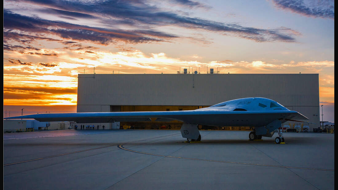 Neue Fotos von der B-21 Raider aus dem Juli 2023 | FLUG REVUE