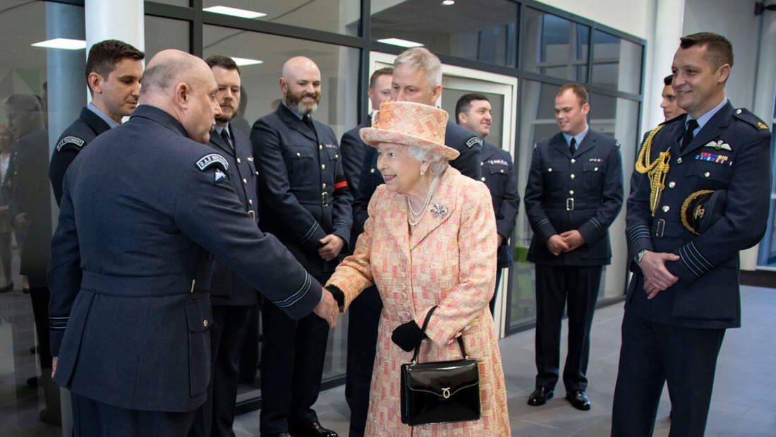Queen Elizabeth besucht F-35-Basis RAF Marham | FLUG REVUE