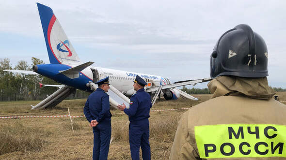 Ein Jet im Kornfeld: Wie kommt der Ural-Airbus vom Acker? | FLUG REVUE