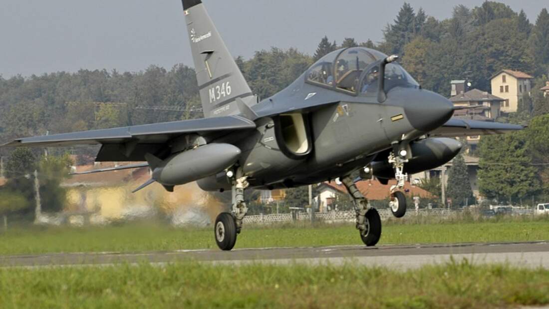 Alenia Aermacchi M-346 Master - Italienischer Strahltrainer - FLUG REVUE