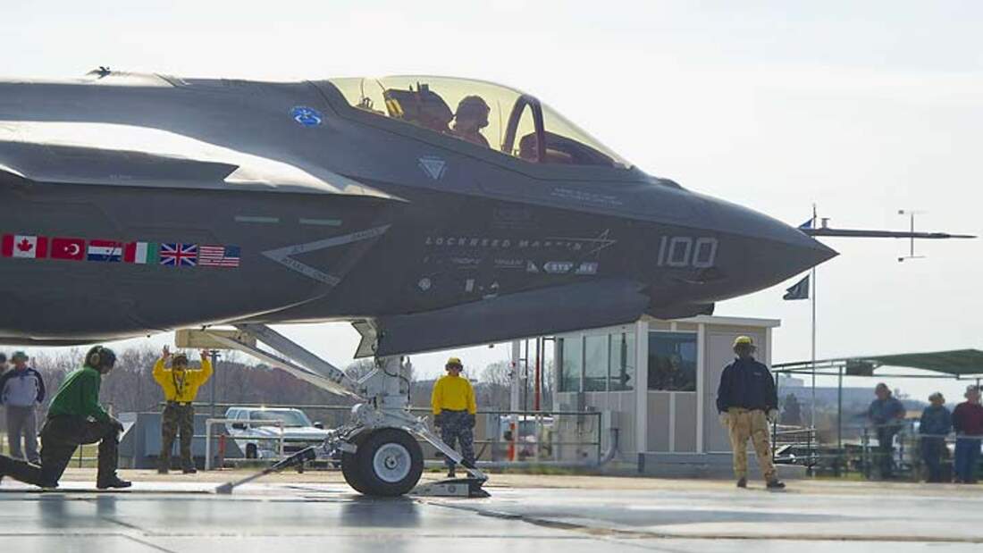 Lockheed Martin F-35C macht ersten Besuch in Lemoore - FLUG REVUE
