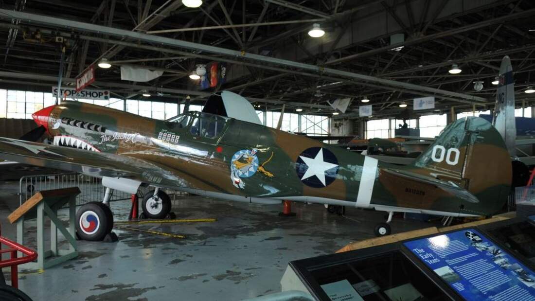 American Airpower Museum - FLUG REVUE