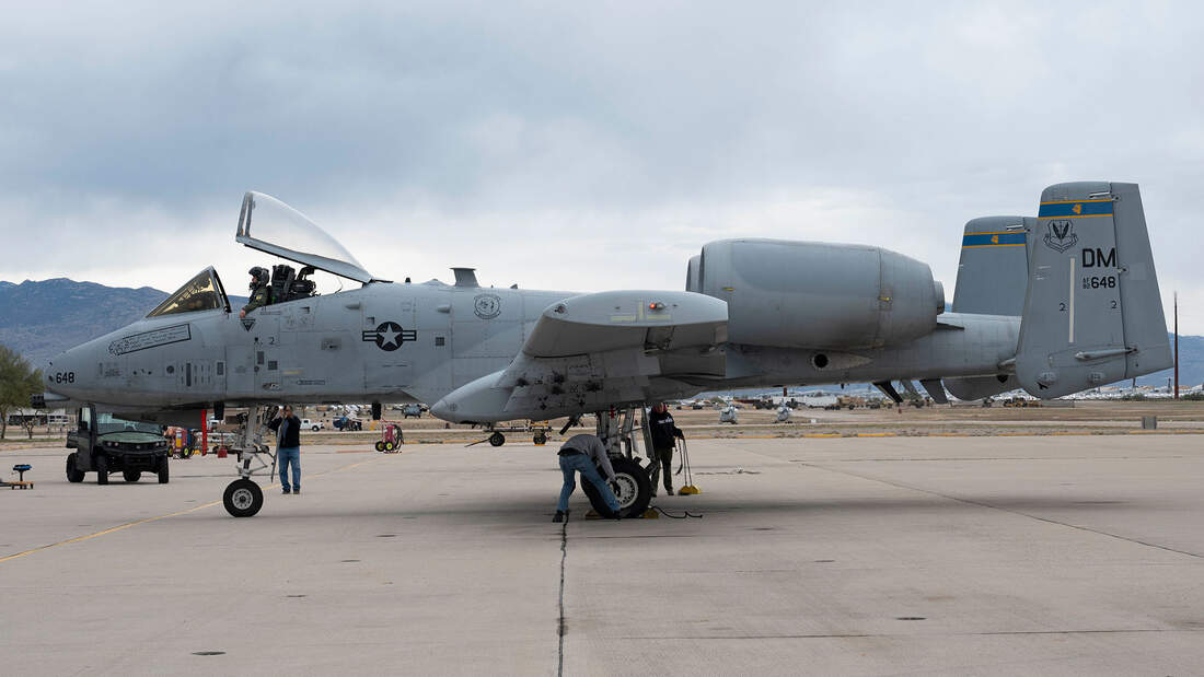 Der erste Panzerknacker geht - Beginn des A-10-Endes in "DM" | FLUG REVUE