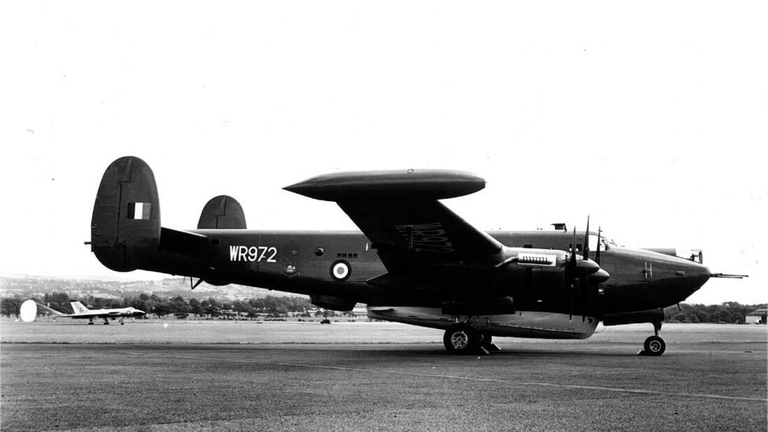 Schönheitskur für die Avro Shackleton im Newark Air Museum - FLUG REVUE