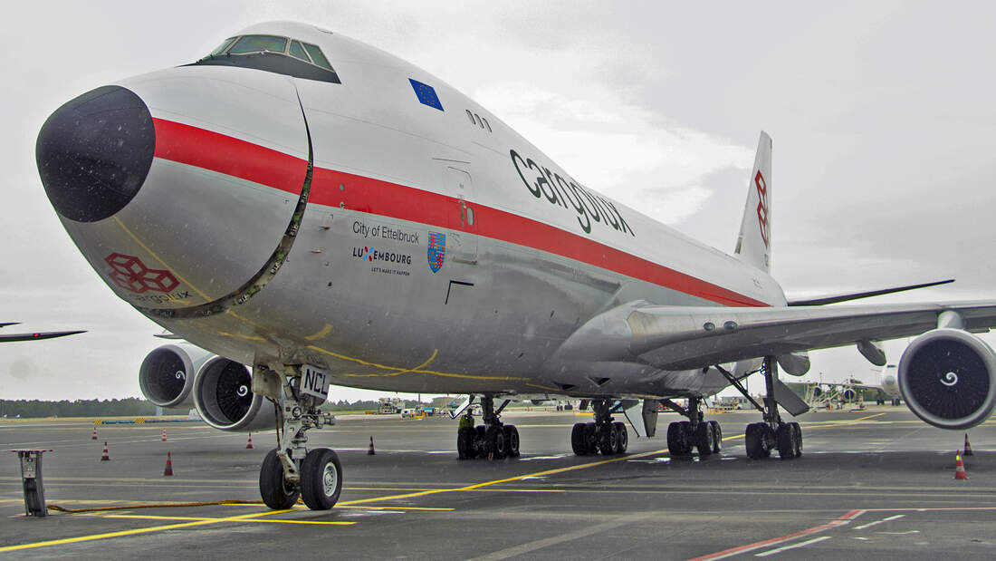Boeing 747: Cargolux-Jumbo trägt jetzt Corona-Maske | FLUG REVUE