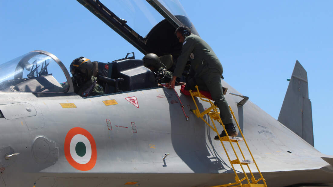 Deutscher Eurofighter-Pilot fliegt indische Su-30 in Australien | FLUG ...