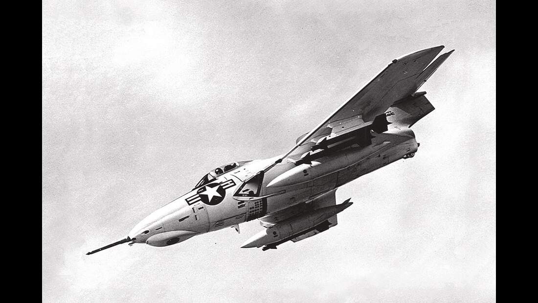 Grumman F9F-6 Cougar - Jagdbomber der US Navy | FLUG REVUE