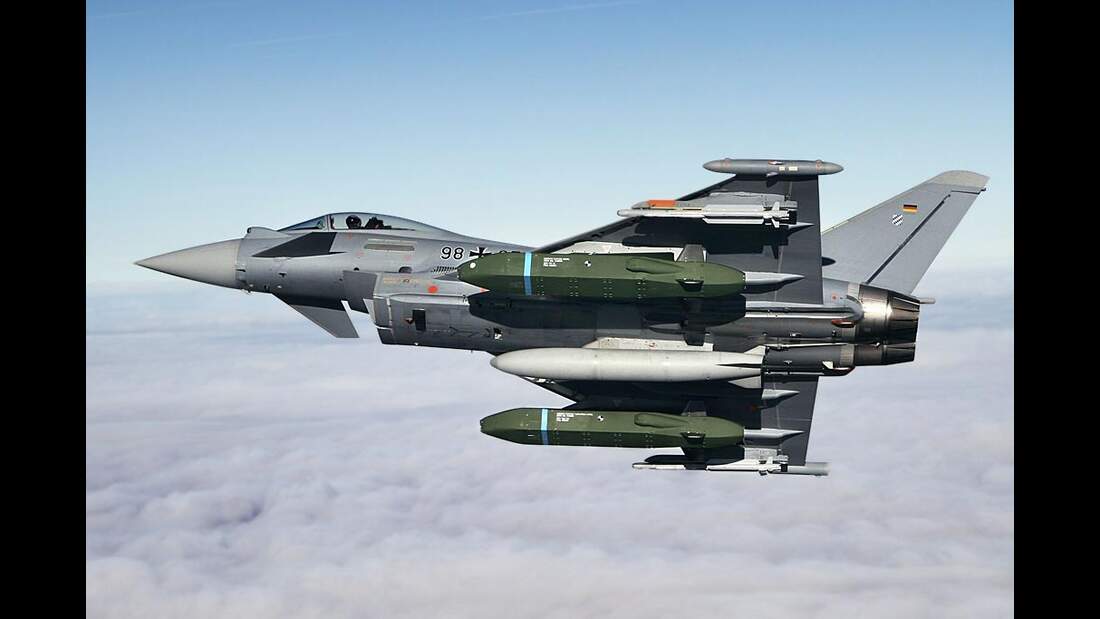Eurofighter verschiessen AMRAAM | FLUG REVUE