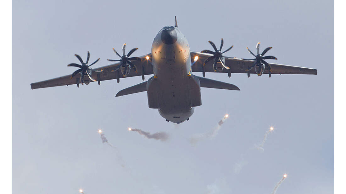 A400M der Luftwaffe testet Selbstschutzsystem