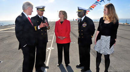 USA taufen neuesten Super-Flugzeugträger auf USS Bill Clinton - und ...