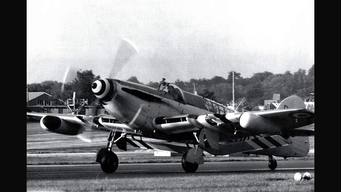 Trägerflugzeug Fairey Firefly | FLUG REVUE