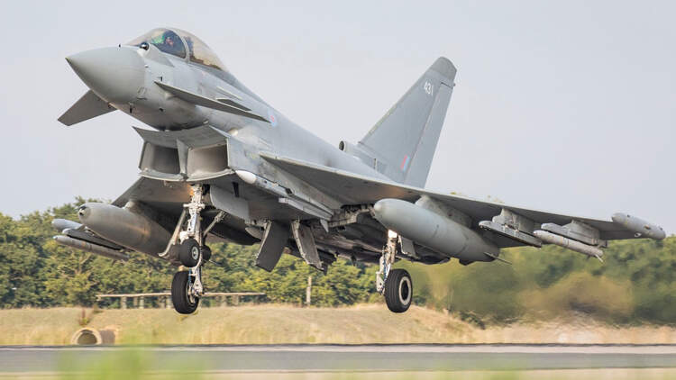 Eurofighter und F-35B verfeuern 53 scharfe ASRAAM-Raketen | FLUG REVUE