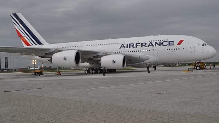 Cayenne schleppt A380 | FLUG REVUE