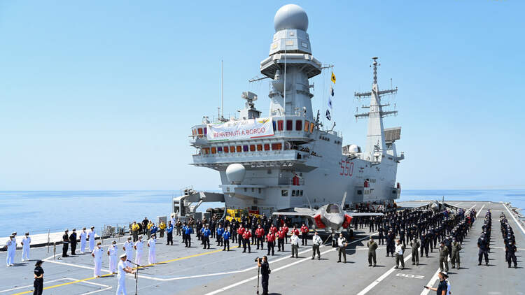 Erstmals landet eine italienische F-35B auf der Cavour | FLUG REVUE