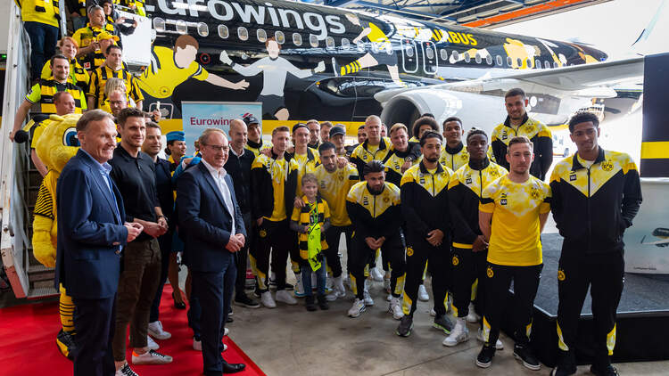 Schwarz-gelb durch die Lüfte: Einen Airbus für die BVB-Fans | FLUG REVUE