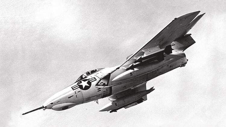 Grumman F9F-6 Cougar - Jagdbomber der US Navy | FLUG REVUE