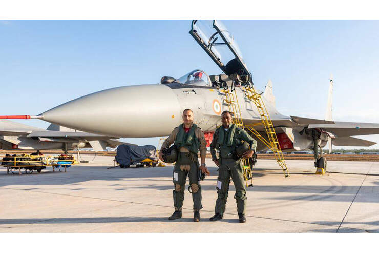 Deutscher Eurofighter-Pilot fliegt indische Su-30 in Australien | FLUG ...