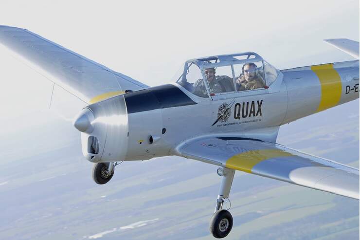 Quax Ausmotten in Bienenfarm | FLUG REVUE